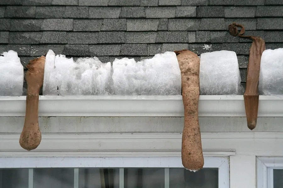 How to Clear Ice Dams From a Roof Safely and Effectively - LincOn.com